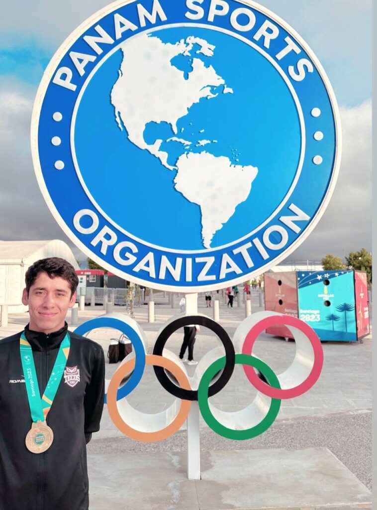 Fernando Nava, alumno de la UAG, ganó medalla de plata en el Trofeo ...
